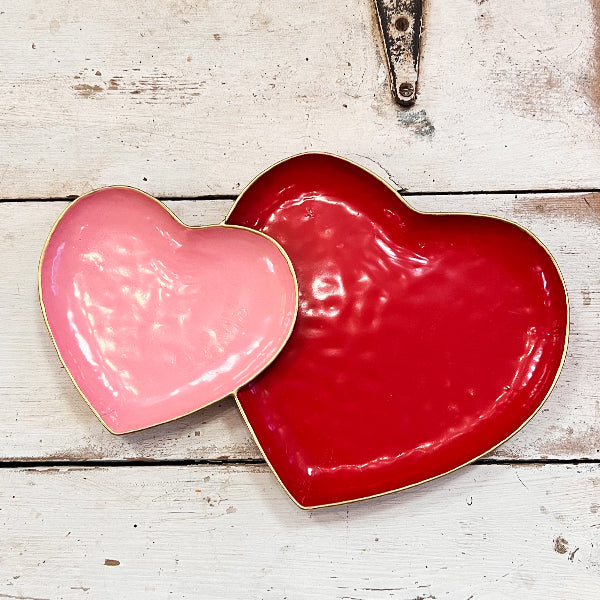 BowLift | Connected heart-shaped metal plates
